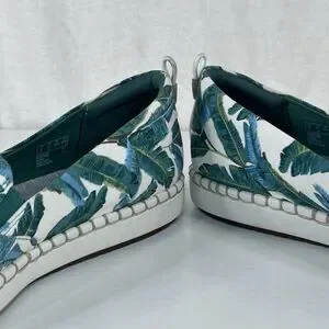 Clarks | Shoes | Clarks Cloudsteppers Women 85m Canvas Slipon Palm Step ...